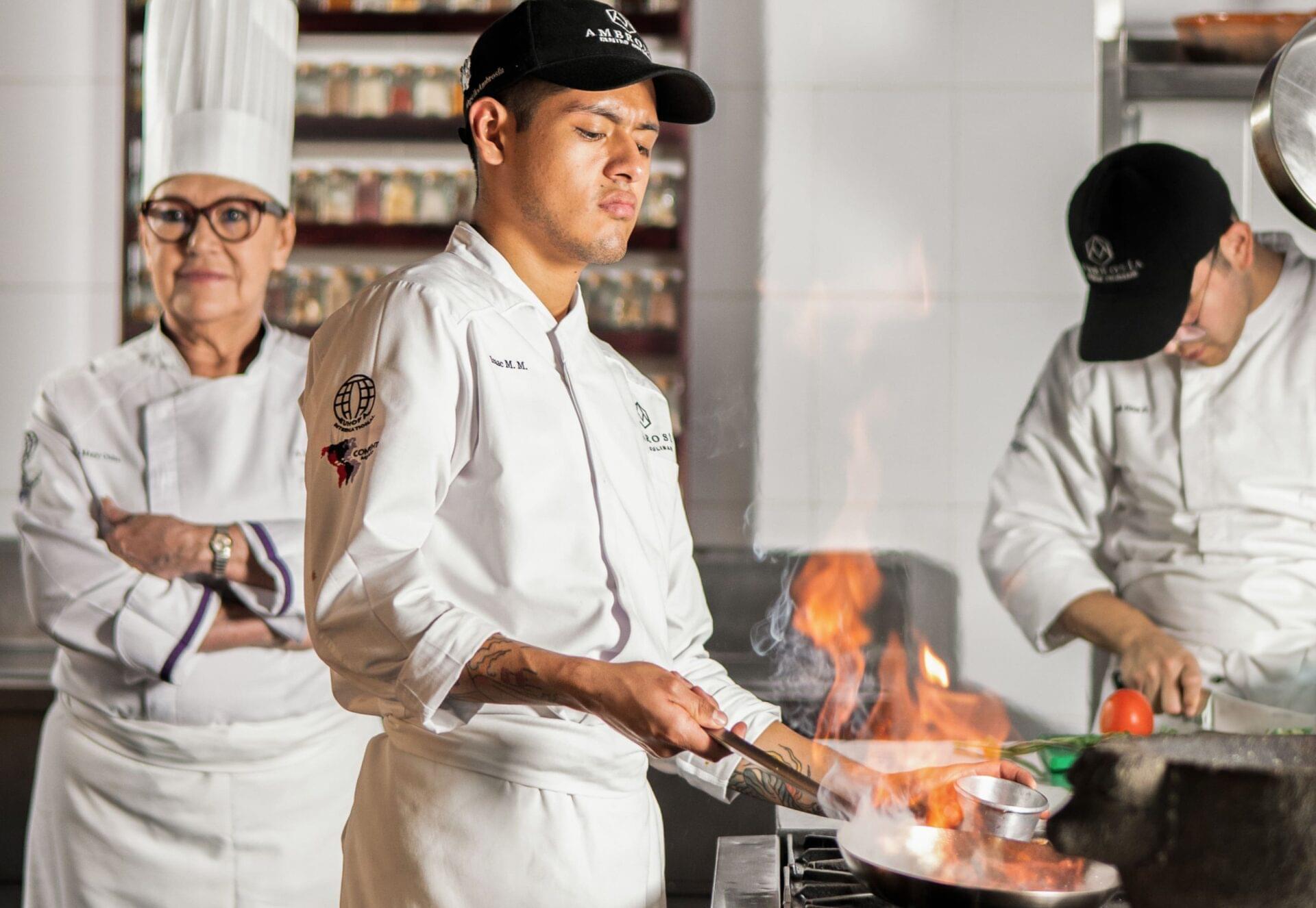 Cómo Convertirse en Chef Profesional: Guía Completa desde la Formación ...